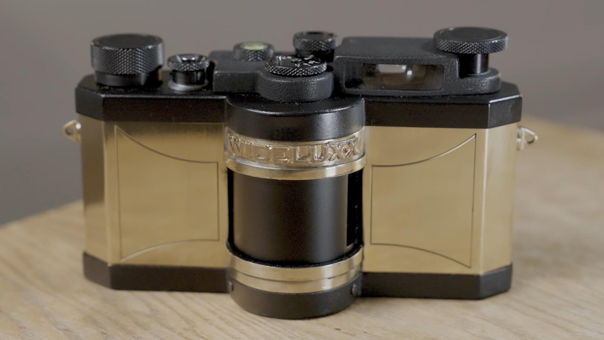 SilverBridges stellt den Prototyp 0001 der WideluxX™ vor - APHOG ...